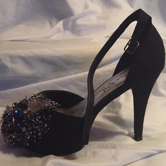 Velvet Heart | Shoes | Black Feather Trim Pump | Poshmark